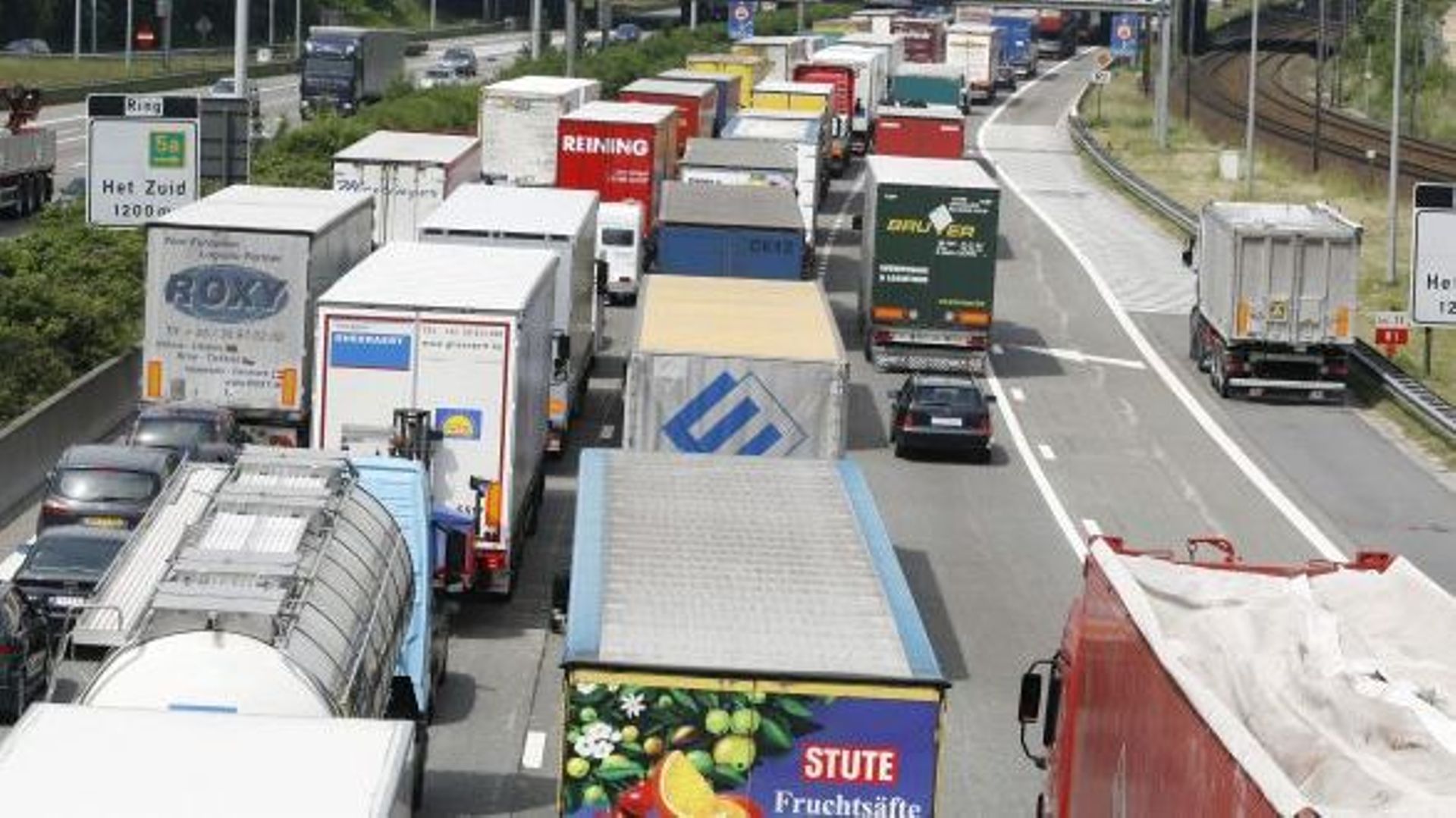 Une bande 'heures de pointe' pour diminuer les files à Anvers - RTBF Actus