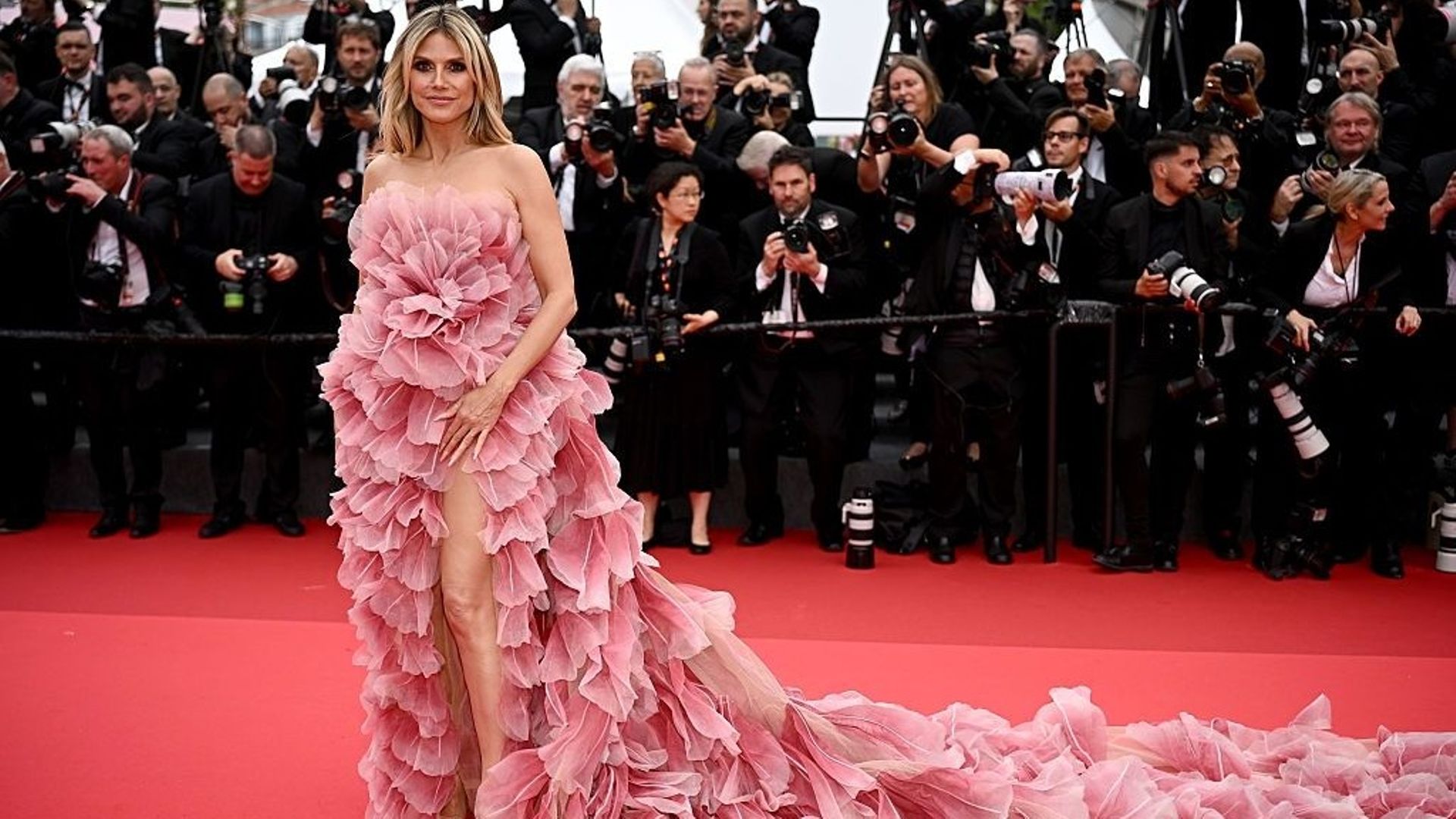 Fallait-il publier les photos de Bianca Censori nue aux Grammy Awards ...