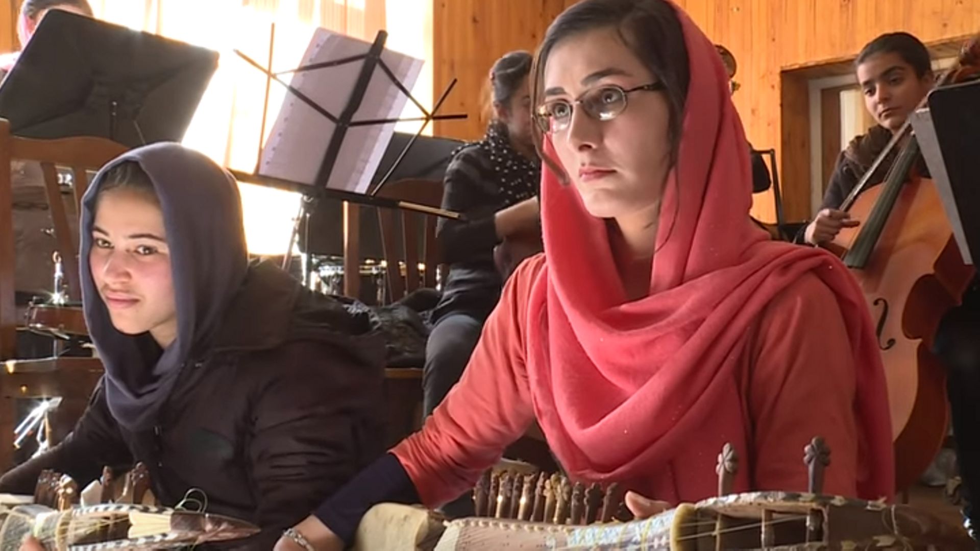 L'orchestre féminin de Kaboul 'Zohra' primé en France - RTBF Actus