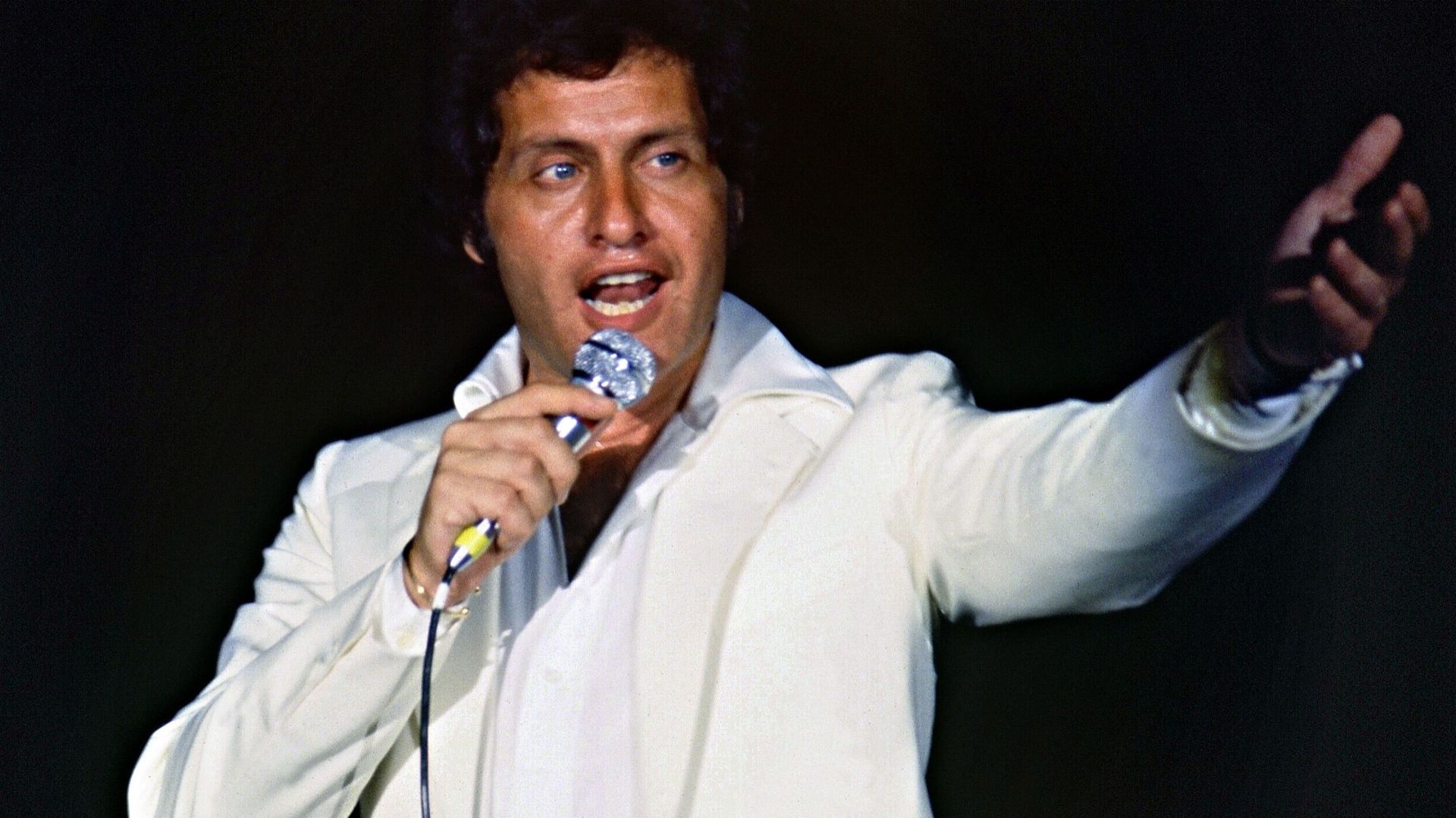 40 ans après son décès, Joe Dassin est l'un des plus gros vendeurs ...
