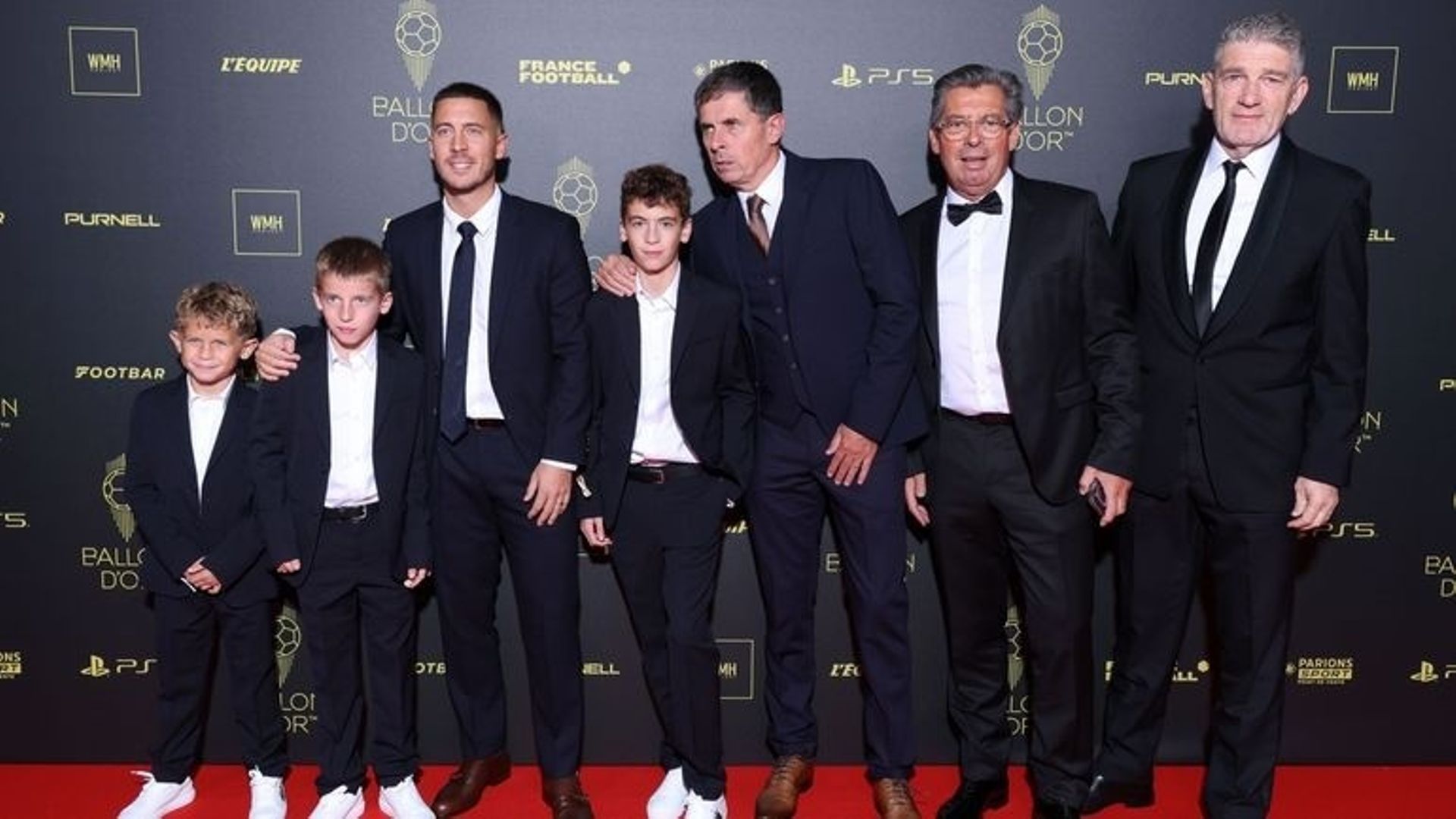 Une arrivée en famille et une remise de trophée à Jude Bellingham ...