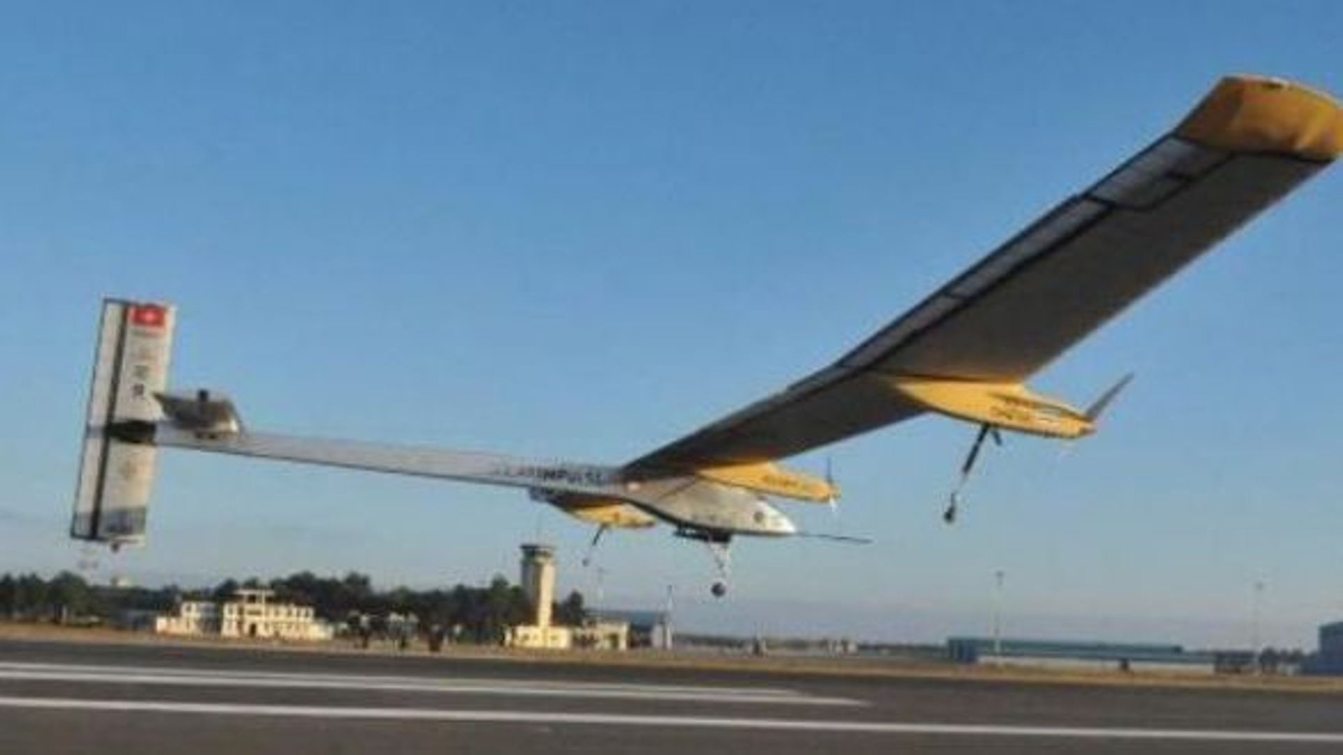 Venant de Rabat, le Solar Impulse a réussi à atterrir à Ouarzazate ...