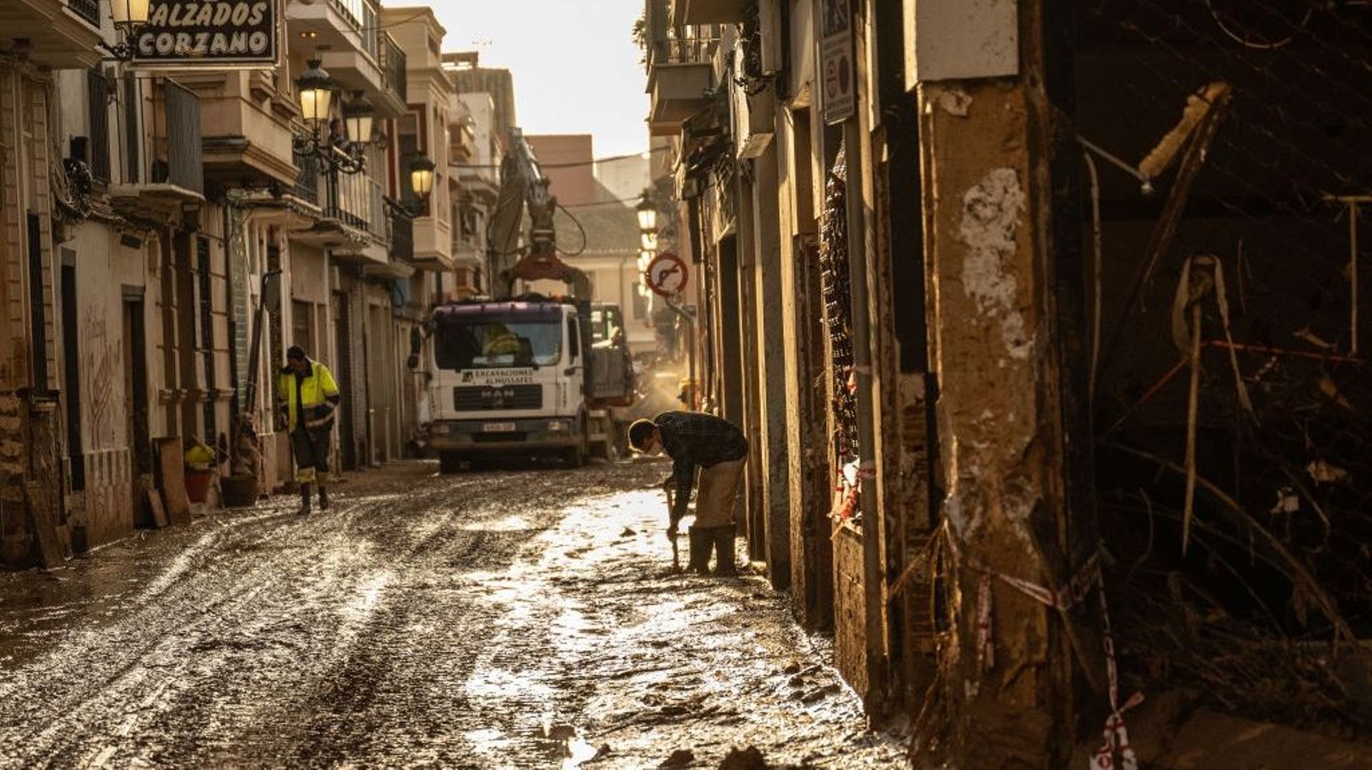 Espagne : 25.000 manifestants à Valence pour dénoncer la gestion des ...
