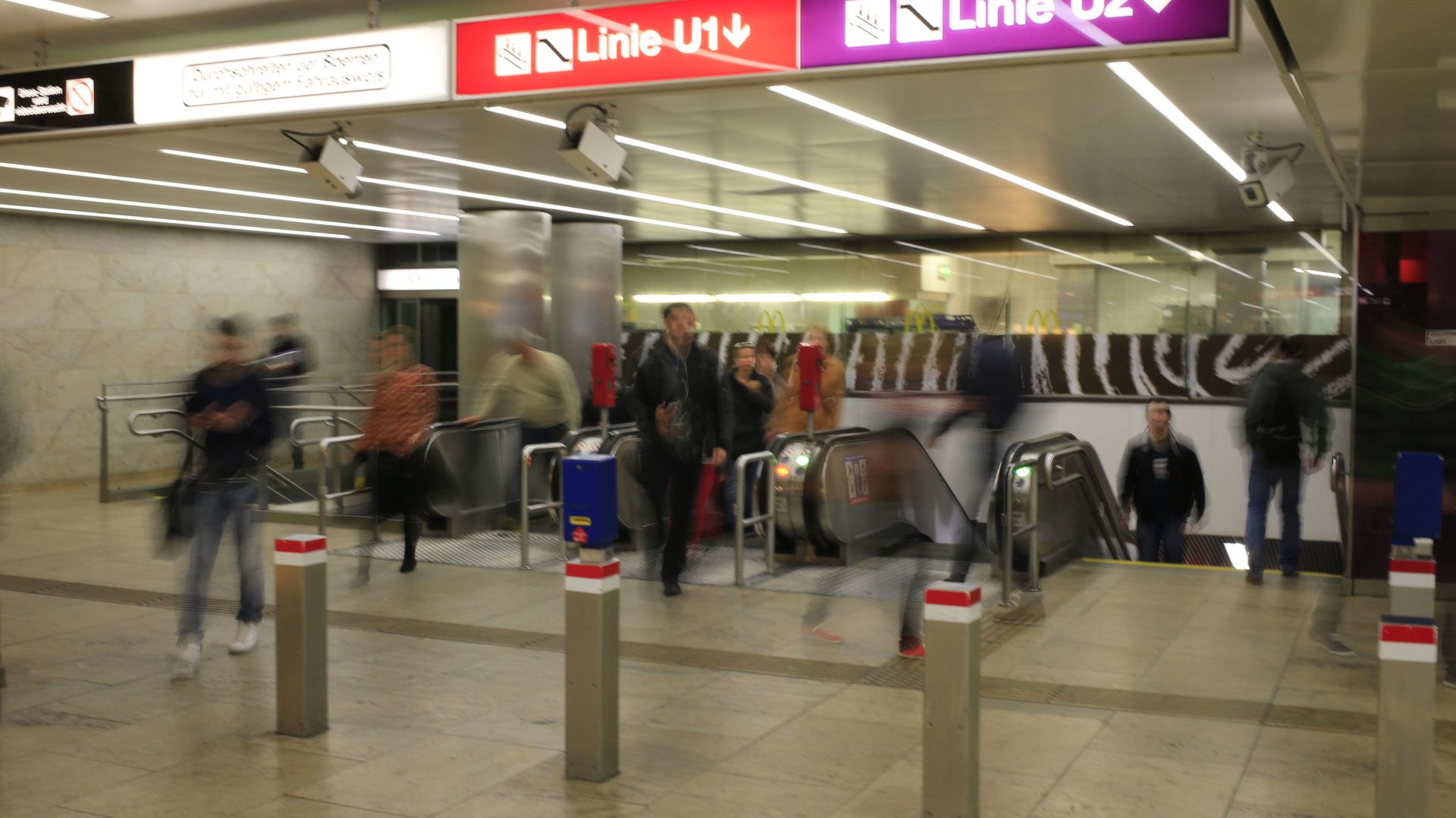 Un métro parfumé au melon ? Très peu pour les usagers viennois - RTBF Actus
