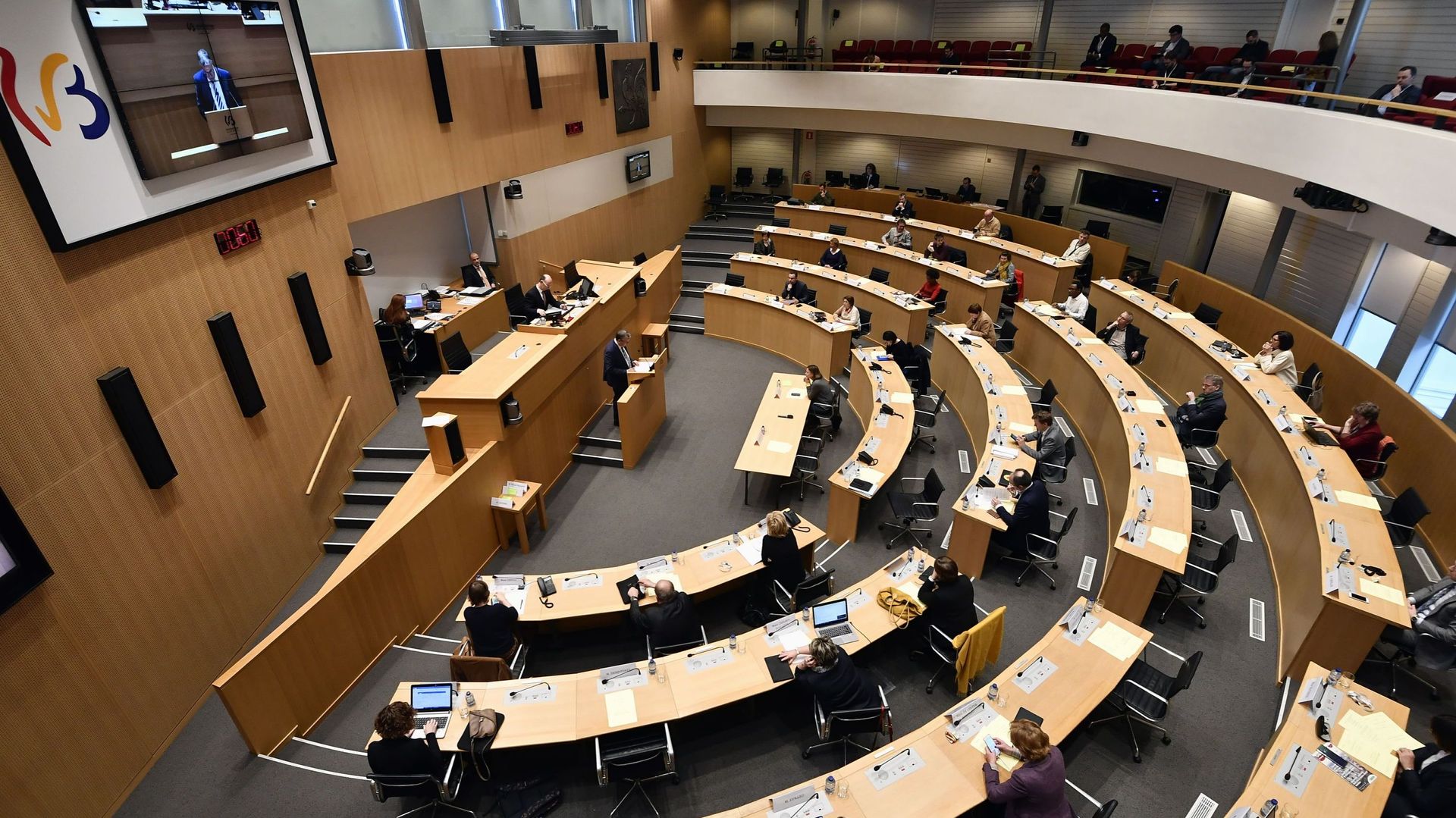 Coronavirus: le Parlement de FWB octroie pour six mois les pouvoirs ...