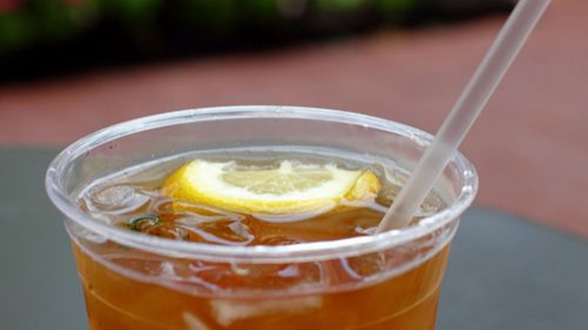 Rappel d'un 'iced tea' légèrement alcoolisé chez Colruyt et Delhaize ...