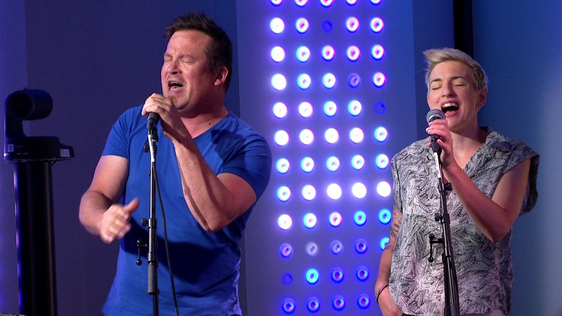 Mister Cover et Lady Cover reprennent 'Baby One More Time' et 'Pump Up ...