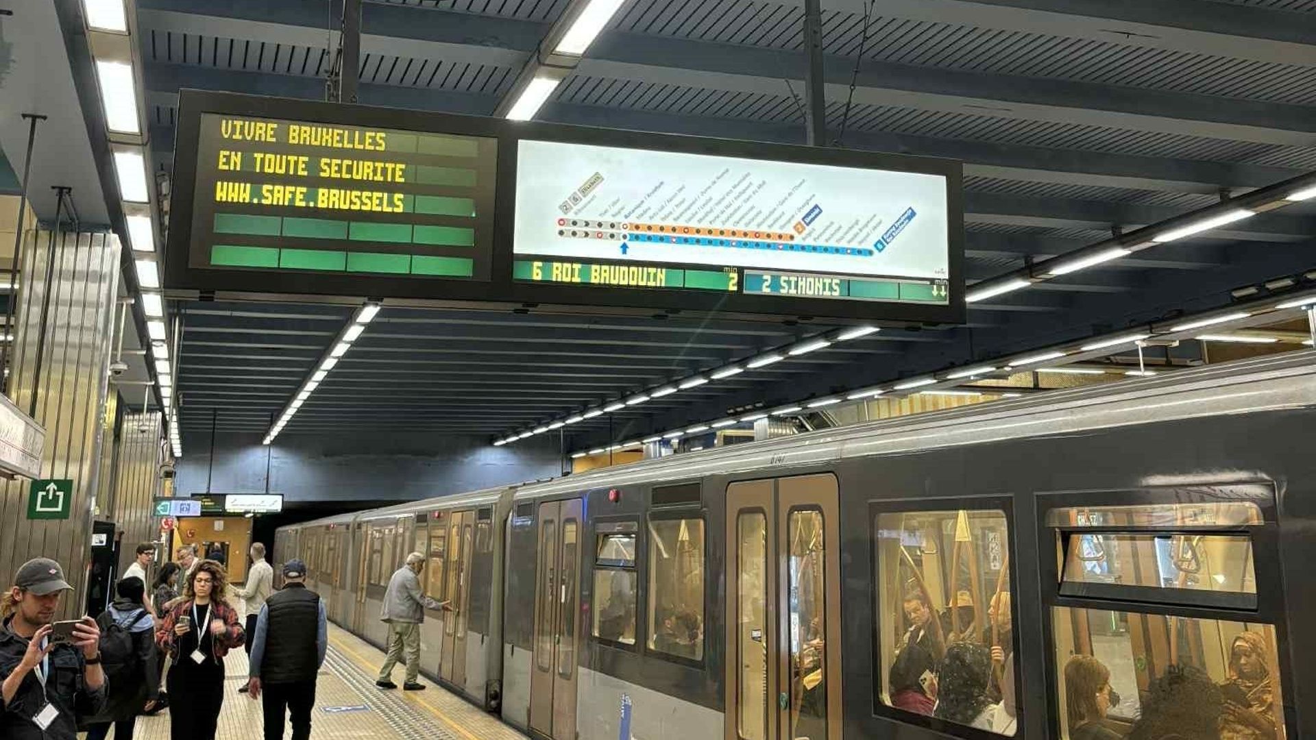 La Stib s'apprête à commander 300 nouveaux bus électriques - RTBF Actus