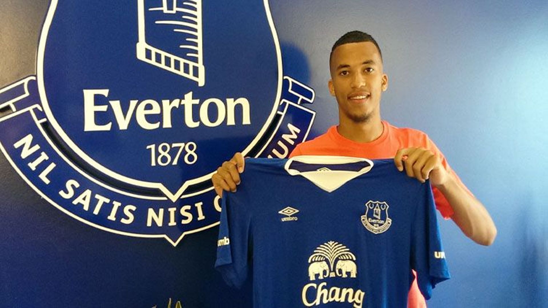 David Henen signe pour trois ans à Everton - RTBF Actus