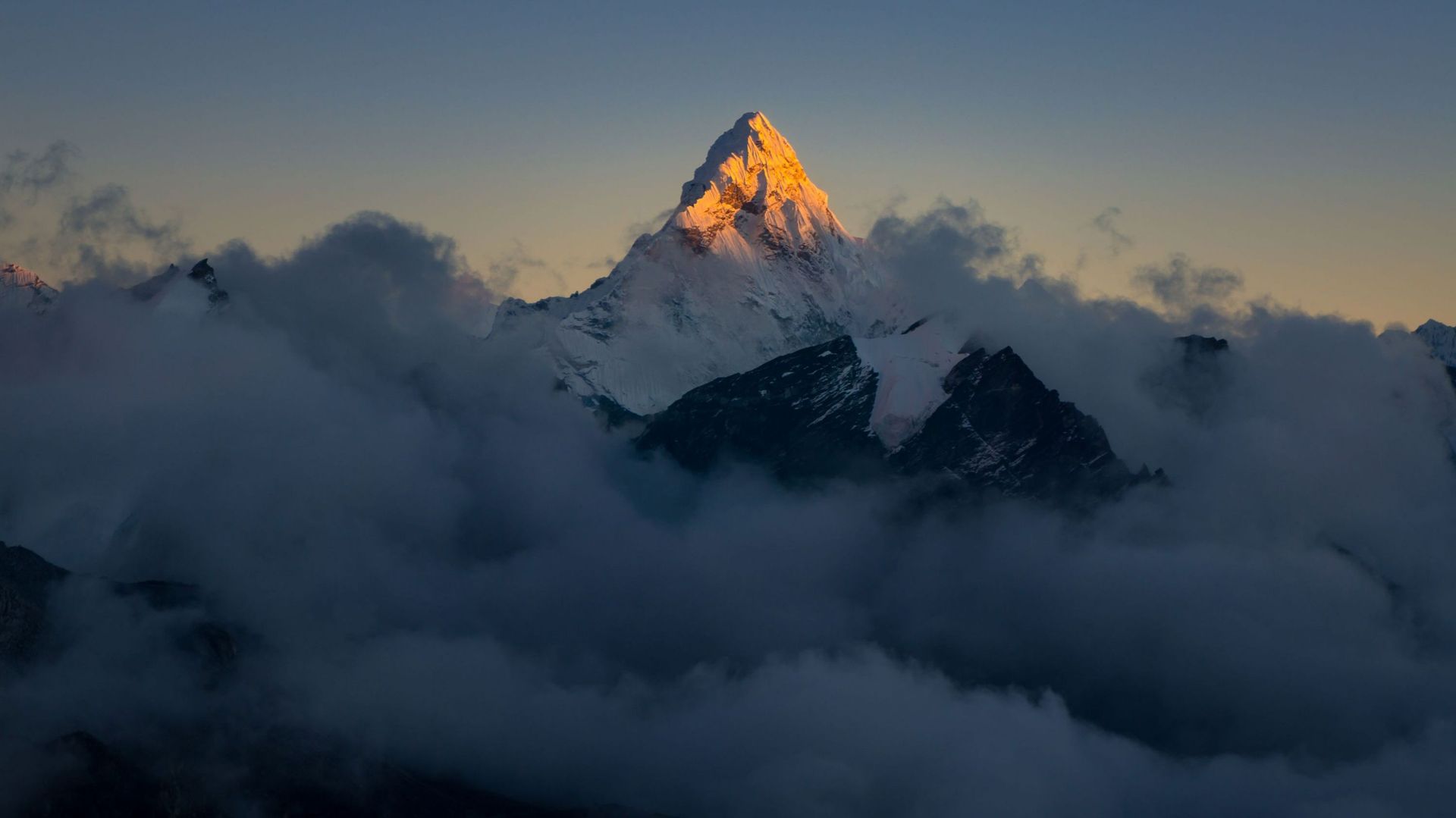Le Mont Everest prend de la hauteur, son altitude fixée désormais à ...