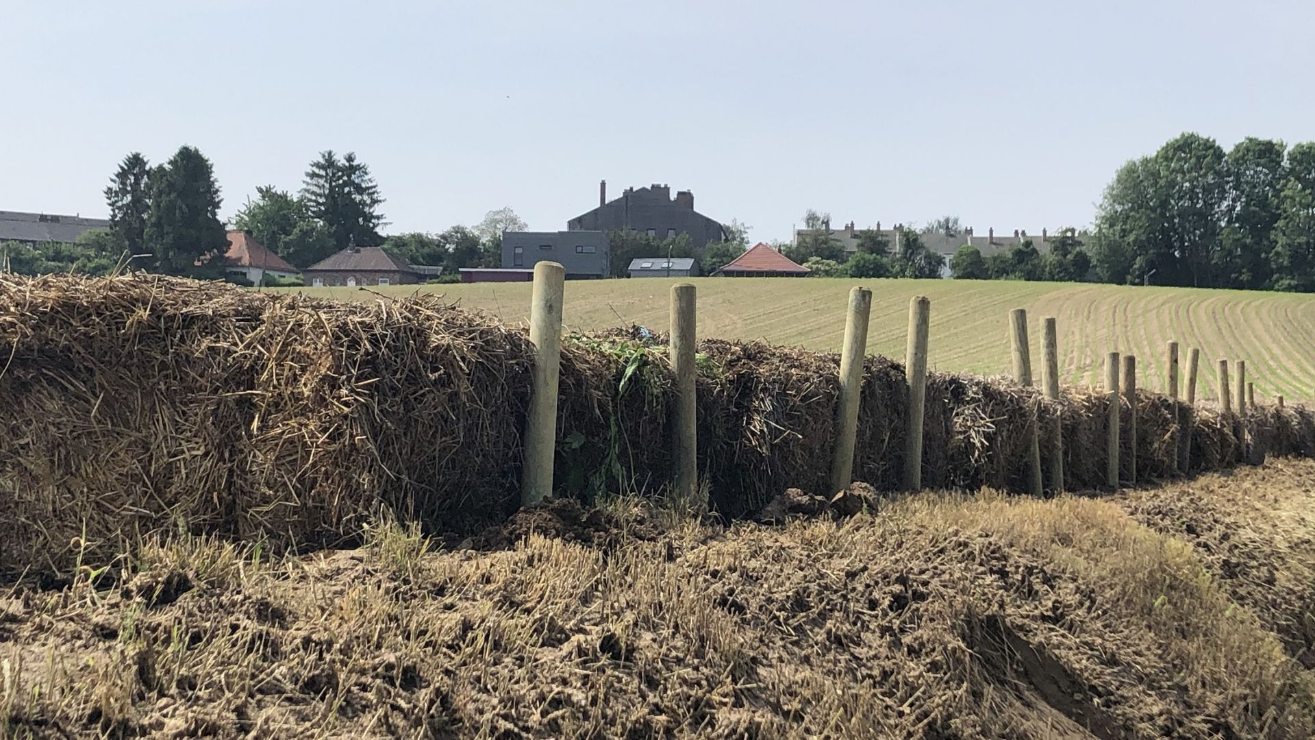 Nivelles : des ballots de paille pour éviter de nouvelles coulées de ...