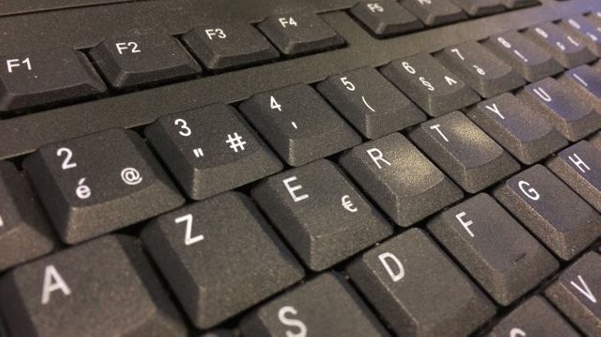 Faut-il remplacer les claviers azerty ? - RTBF Actus