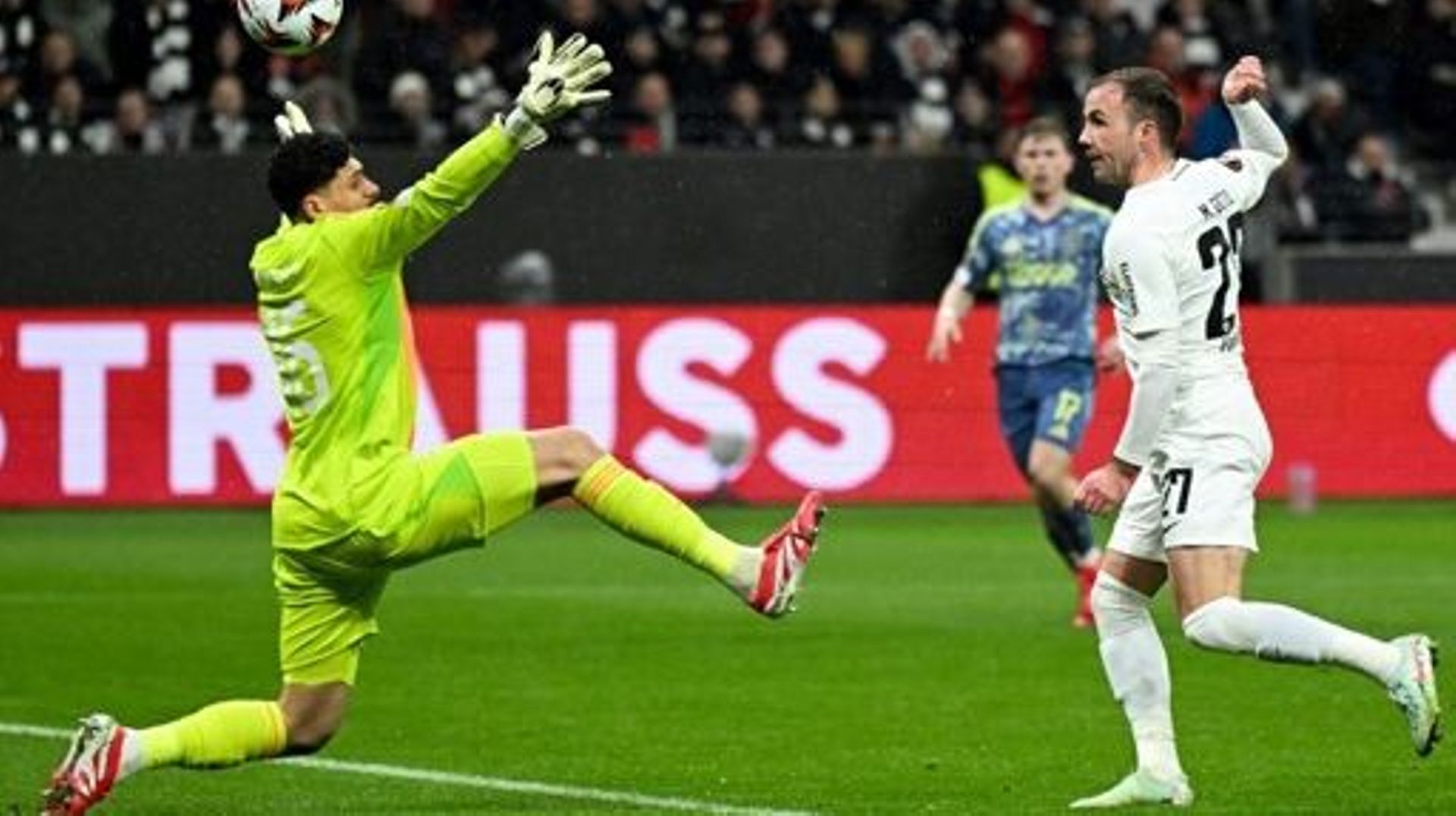 Les chiffres des Diables Rouges : Mokio tutoie Seedorf, Batshuayi ...