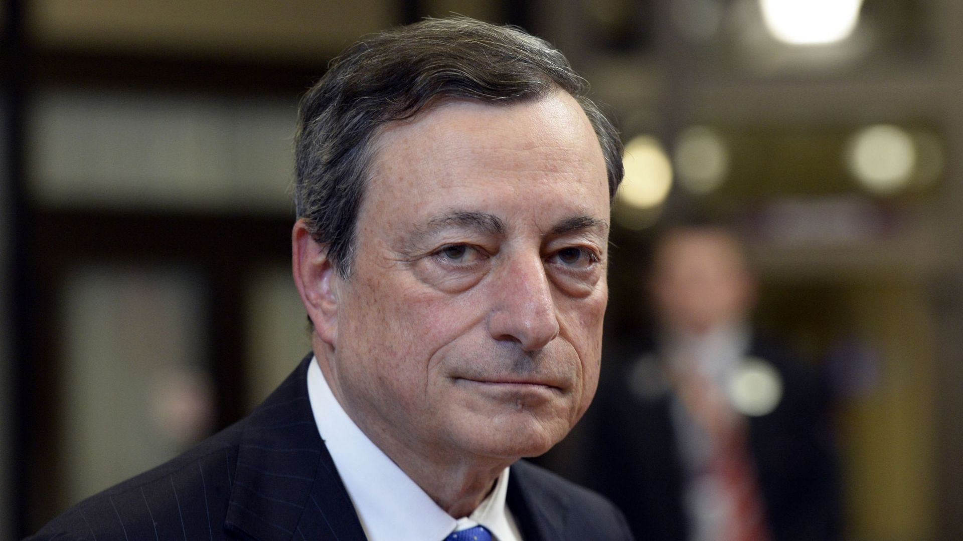 Le président de la BCE Mario Draghi rend hommage à Luc Coene - RTBF Actus