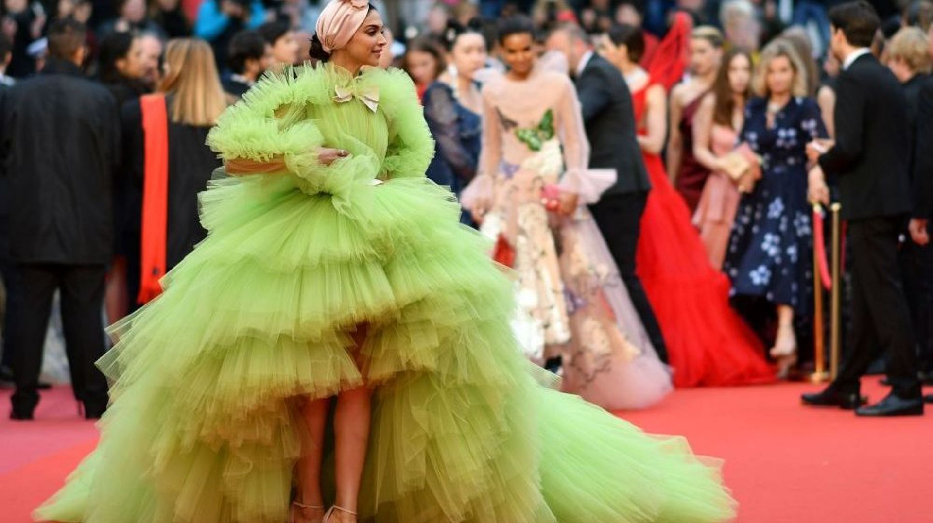 Essayage, make-up, shooting photo : le Festival de Cannes vu à travers ...