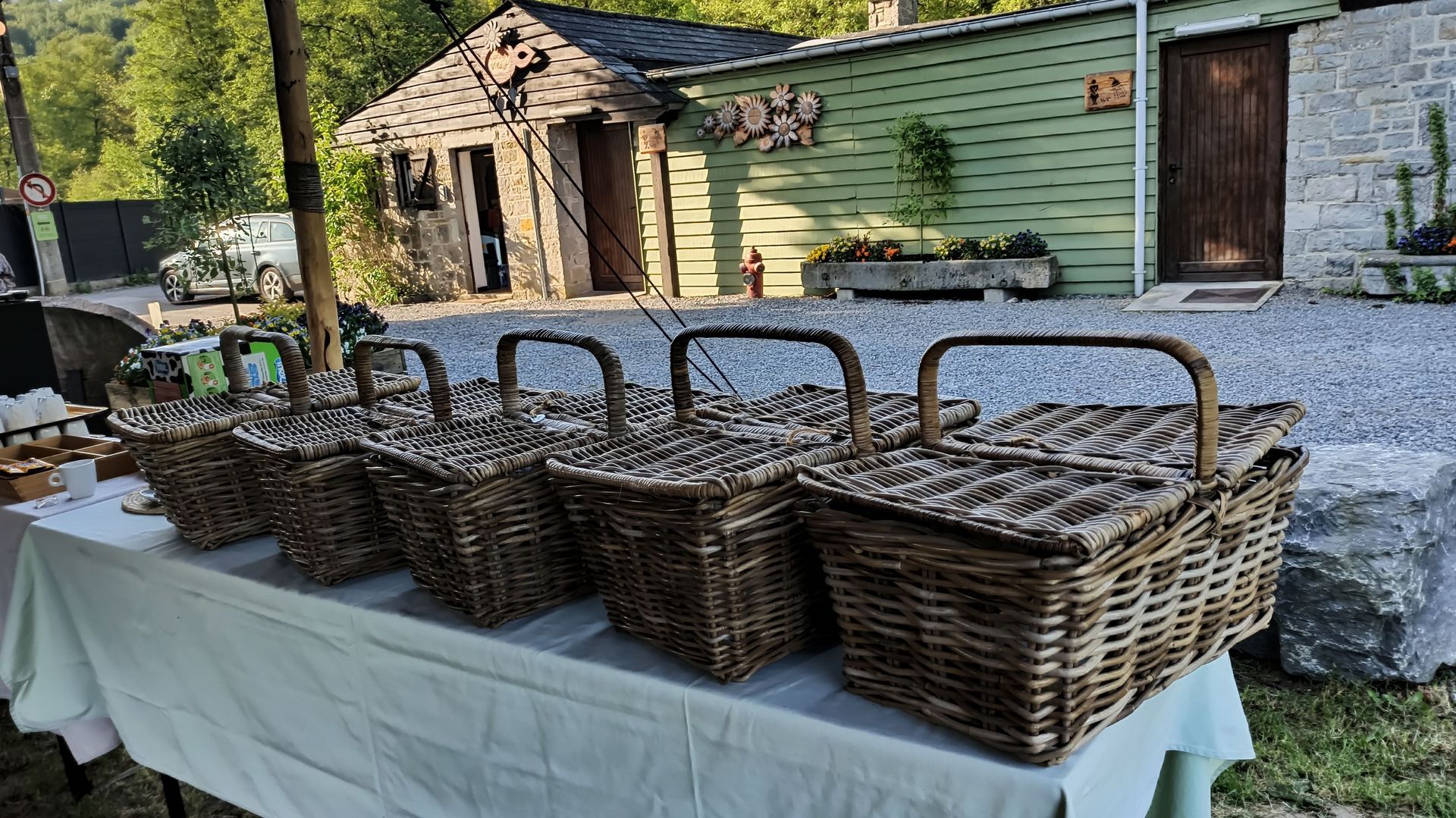 Camping haut de gamme au Cocoon Village de Han-sur-Lesse - RTBF Actus