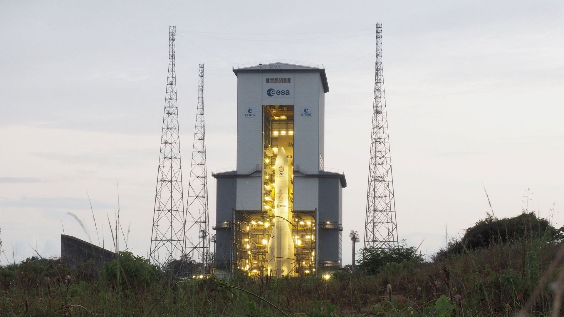 Ariane 6 prête à décoller pour premier vol commercial, un enjeu pour ...