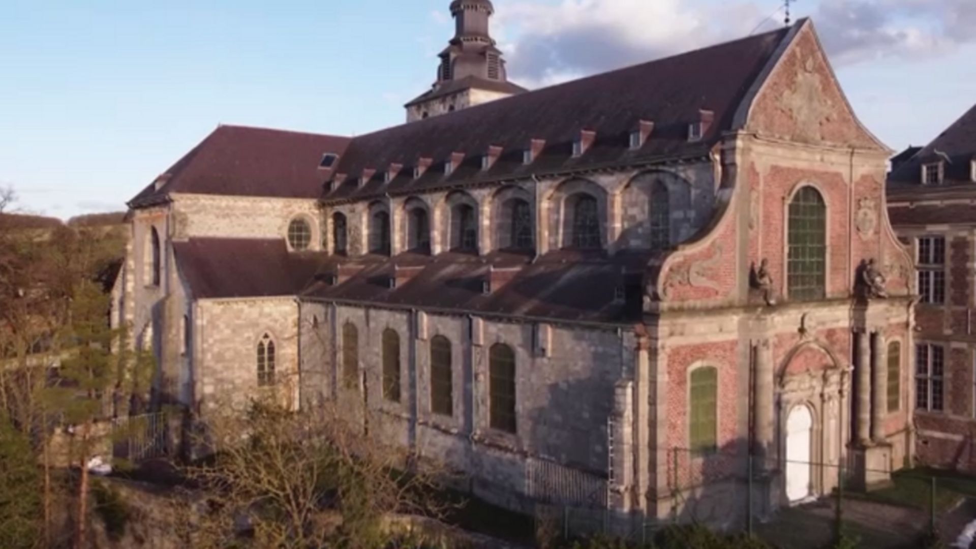 Abbaye de Floreffe : un patrimoine exceptionnel vieux de 900 ans - RTBF ...