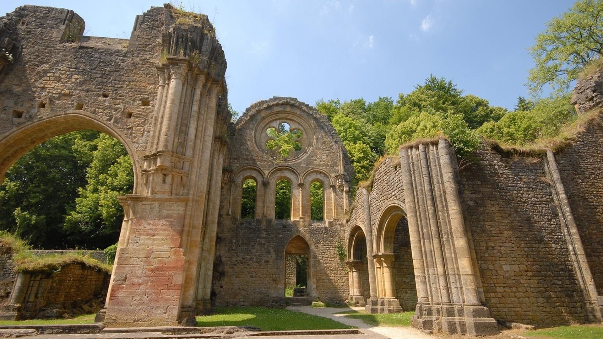 Grâce à la Wallonie, les ruines de l'Abbaye d'Orval vont être ...