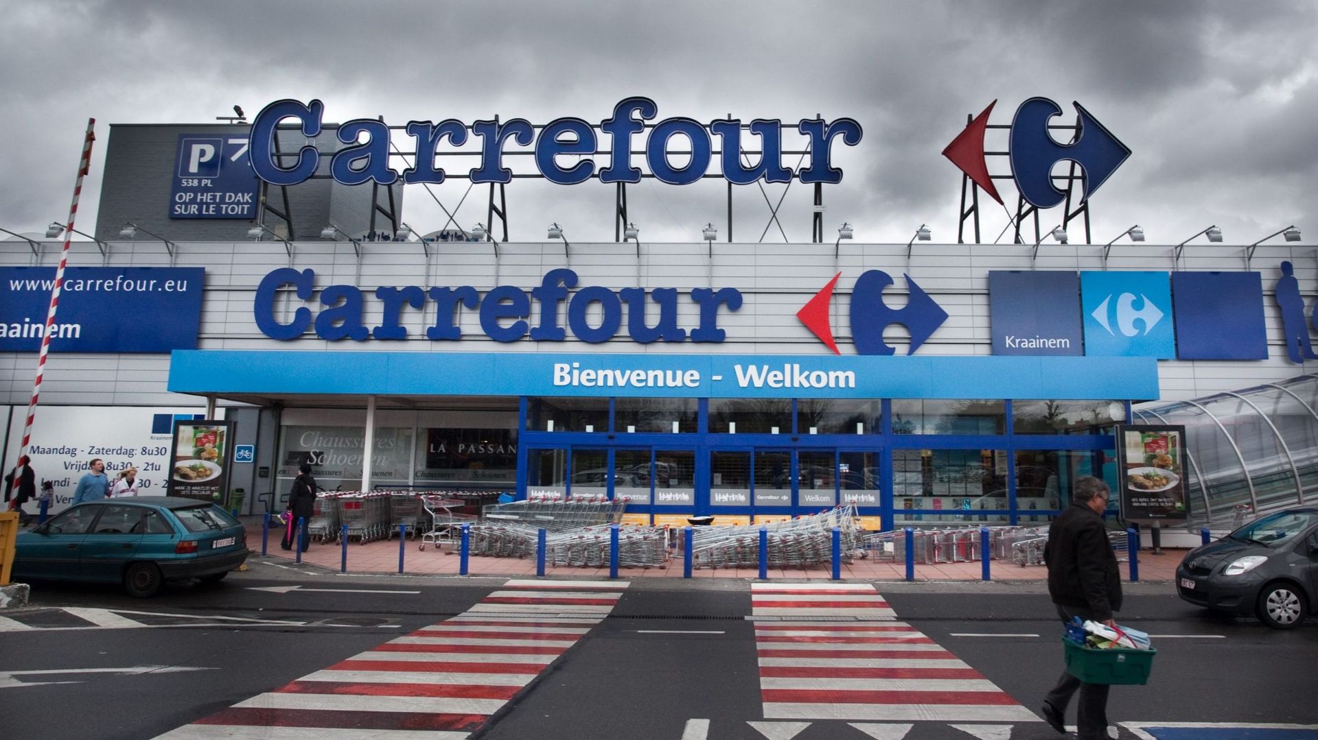 Plan de restructuration de Carrefour : les syndicats négocient avec la ...