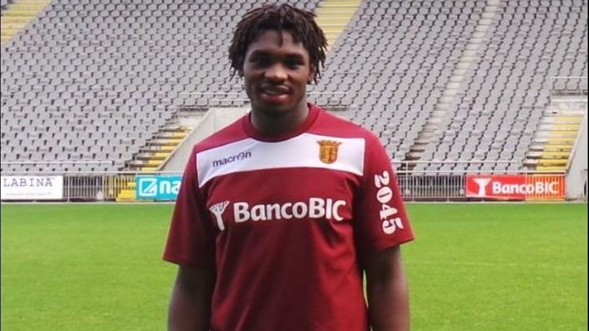 Menga réussit ses débuts avec Braga, Mertens et Naples en demies - RTBF ...