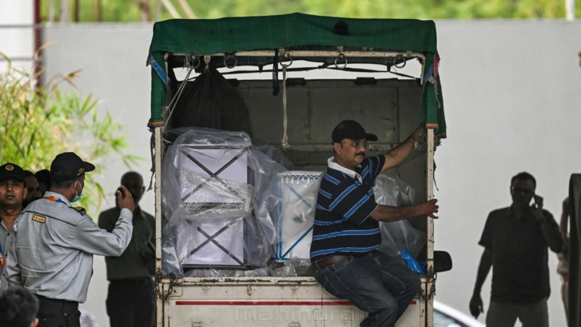 Catastrophe d’Air India : à Ahmedabad, le lent travail d’identification ...