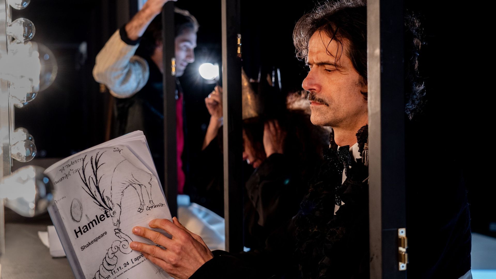 'Hamlet', entre ciel et terre au Théâtre National - RTBF Actus