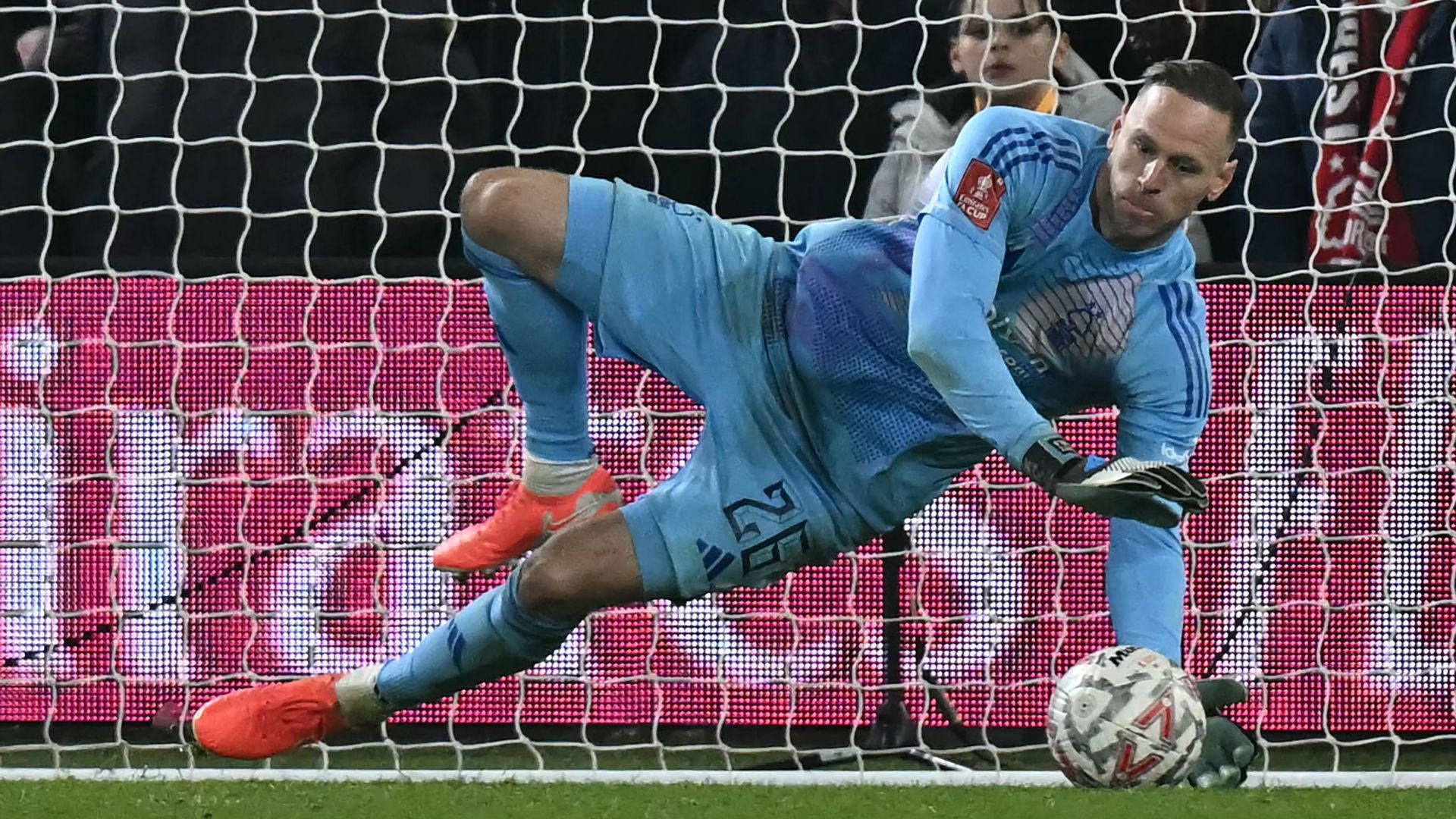 Paresthésie : que faire quand on a des picotements dans les pieds et à ...