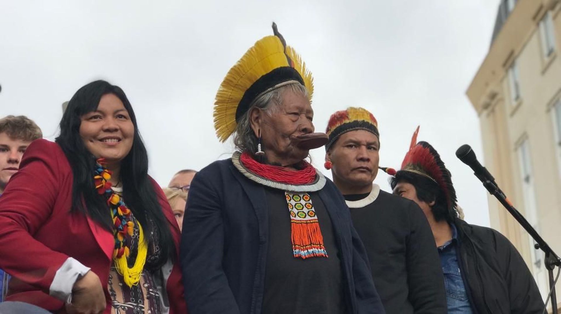 Raoni à Bruxelles : « Les esprits nous regardent et se demandent ...