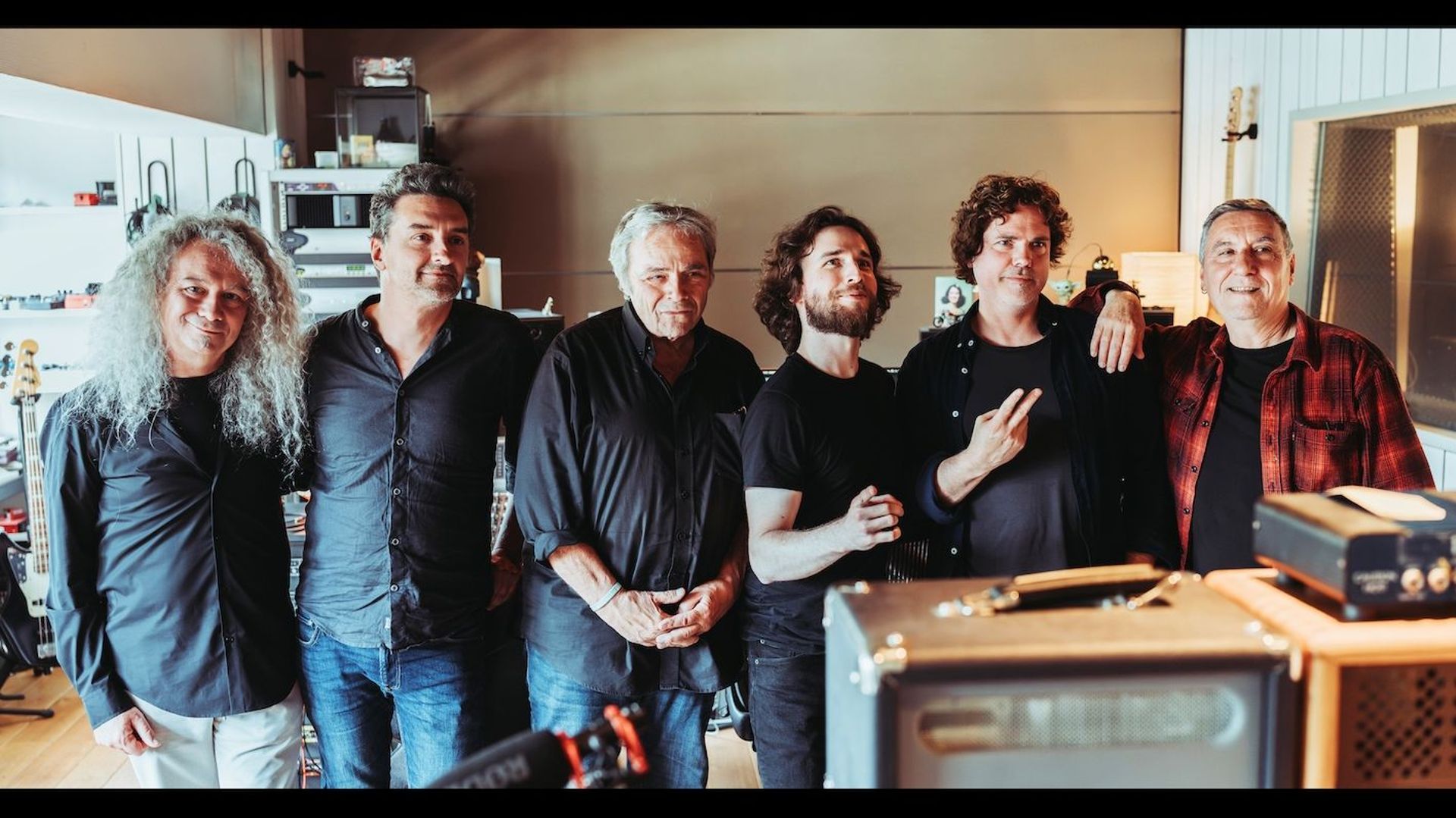 Machiavel revisite 'Fly' avec Jasper Steverlinck pour ses 50 ans - RTBF ...