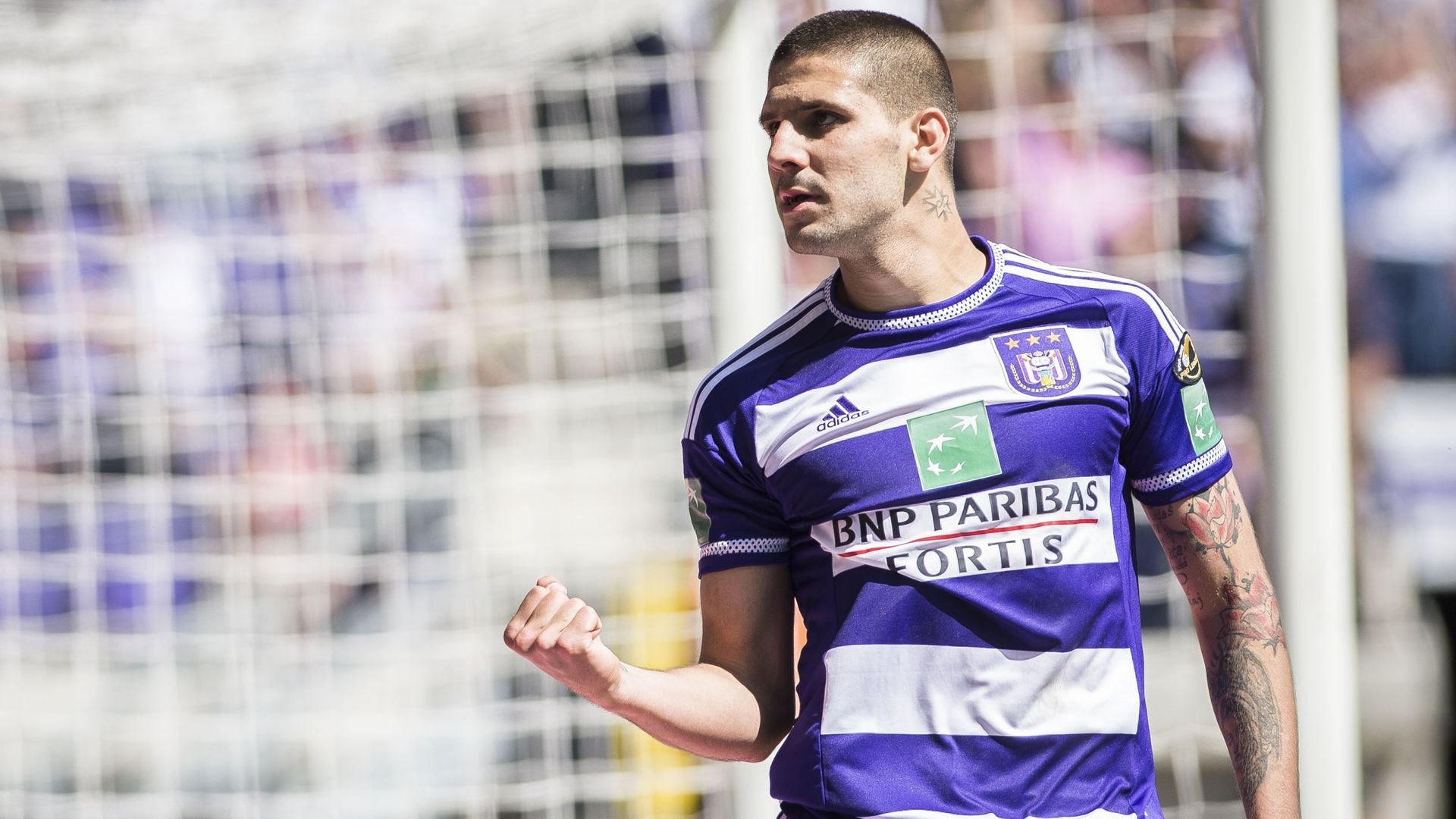 Van Holsbeeck : 'Je demande 25 millions pour Mitrovic' - RTBF Actus