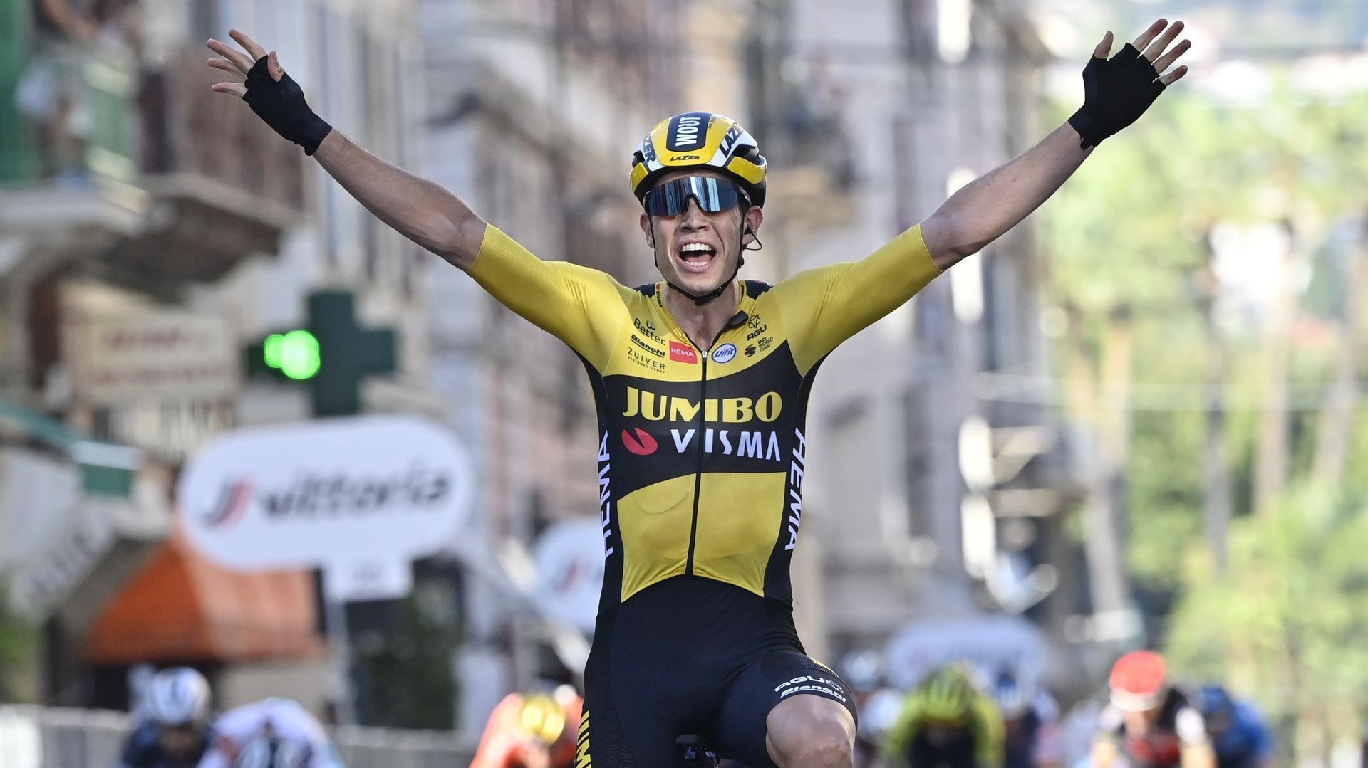 Wout van Aert sans voix après la victoire de son premier Monument ...