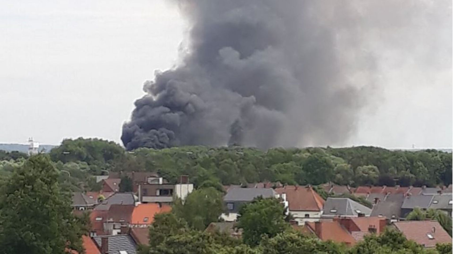 Saint-Ghislain: un camion explose après une collision avec une voiture ...