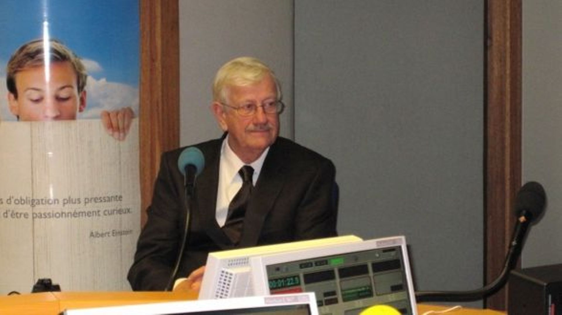 Philippe Moureaux: 'Le Premier ministre doit s'impliquer' - RTBF Actus
