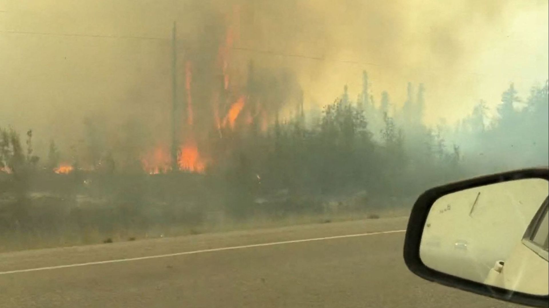 Canada : 232 feux de forêts actifs, des milliers de personnes fuient ...