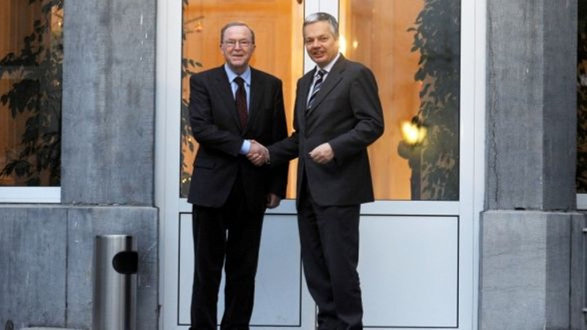 D. Reynders: 'le gouvernement doit terminer la législature' - RTBF Actus