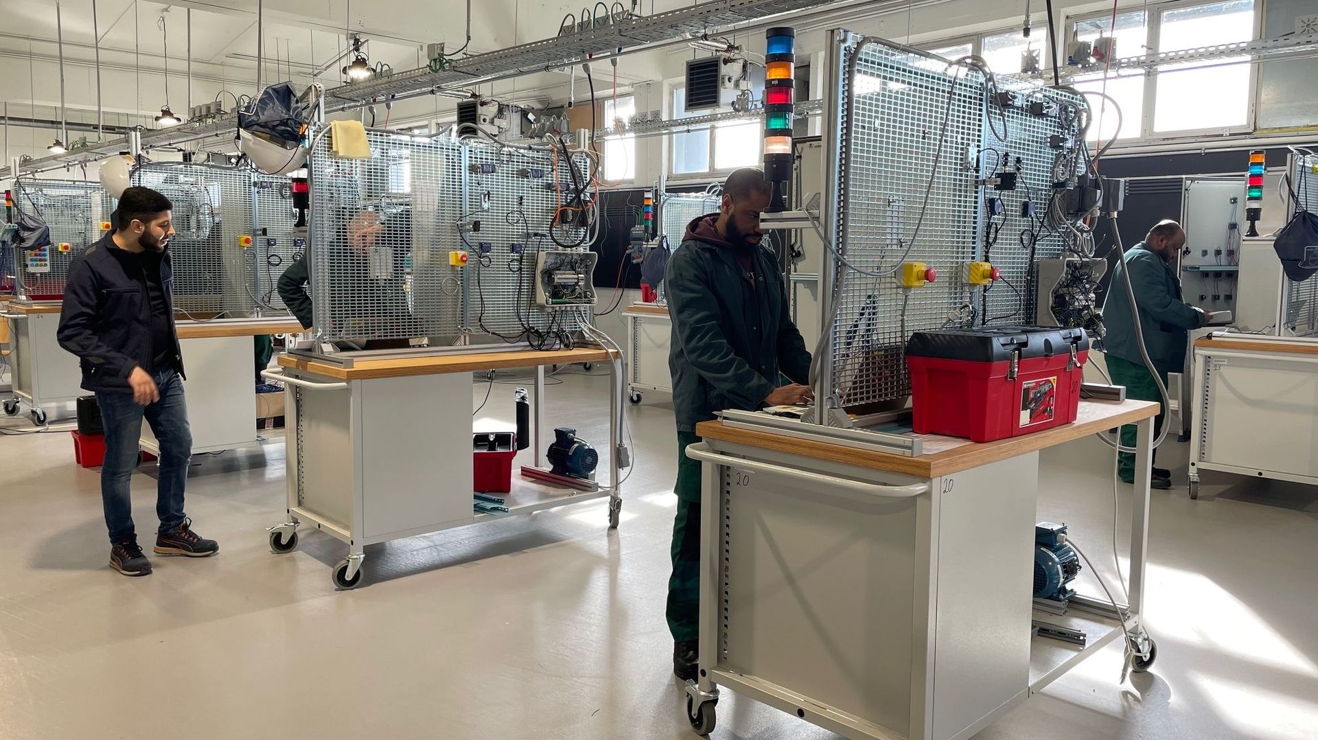 3000 kilomètres de caténaires à inspecter, Infrabel se met en ordre de ...