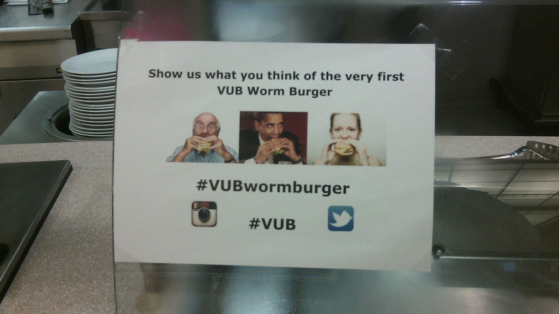 Le restaurant de la VUB se met aux vers: smakelijk! - RTBF Actus