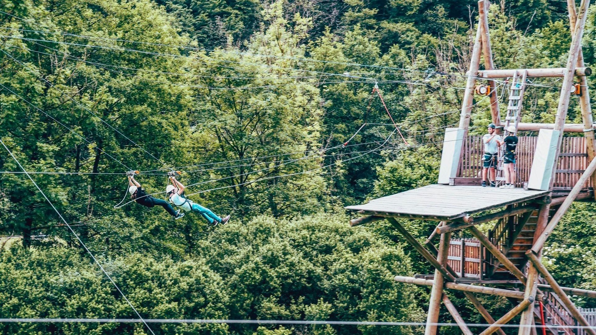 Adventure Valley, le plus grand parc aventure de Belgique ! - RTBF Actus