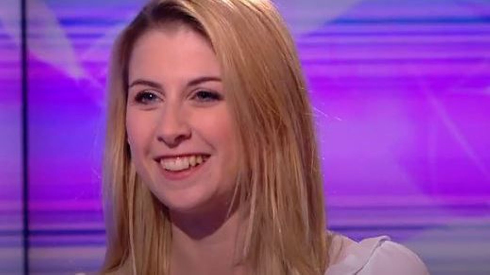 Laura Laune, une jeune humoriste dont on parle - RTBF Actus