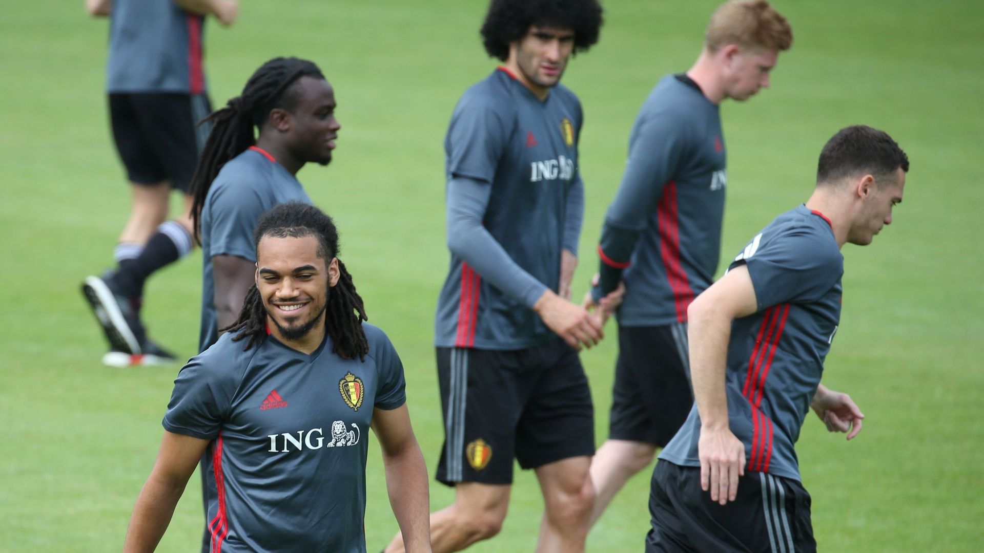 Dix-neuf Diables à l'entraînement, Denayer est arrivé en Suisse - RTBF ...