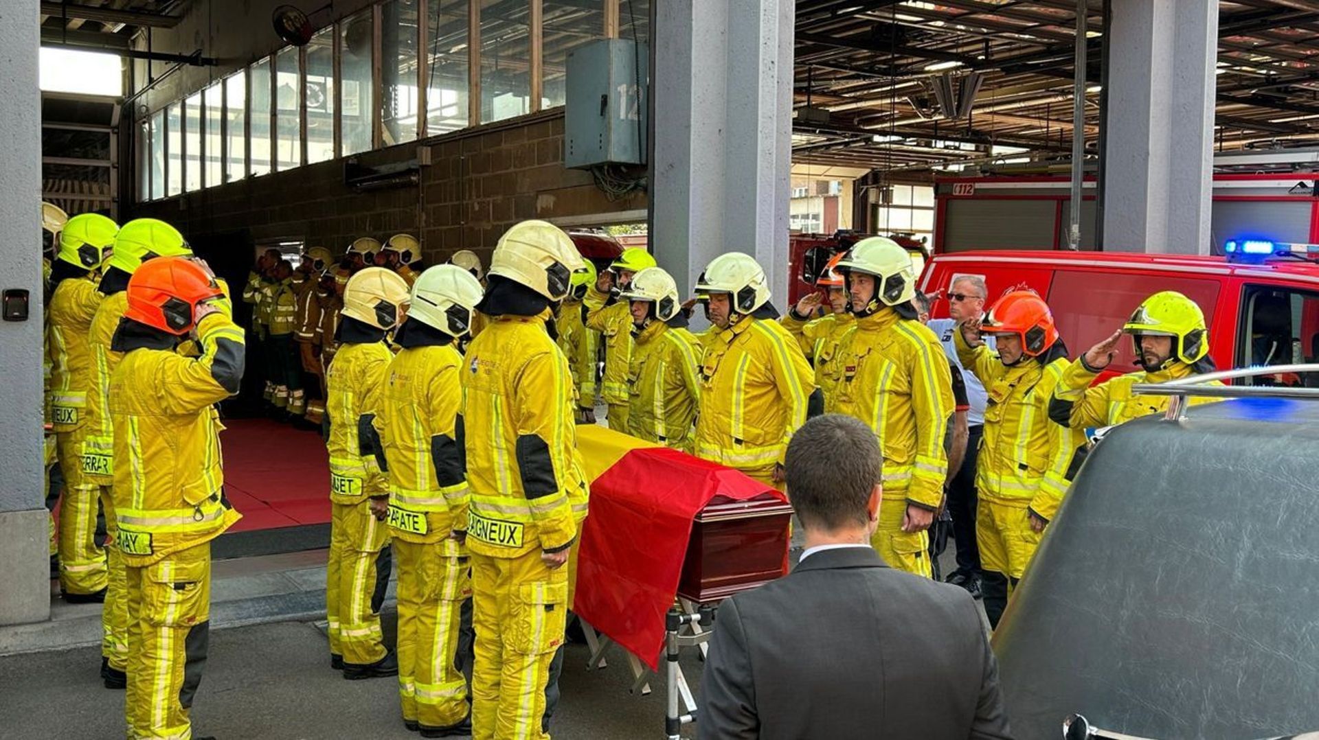 A Liège, le dernier adieu au pompier Maxime Coessens : 'Si on pleure ...