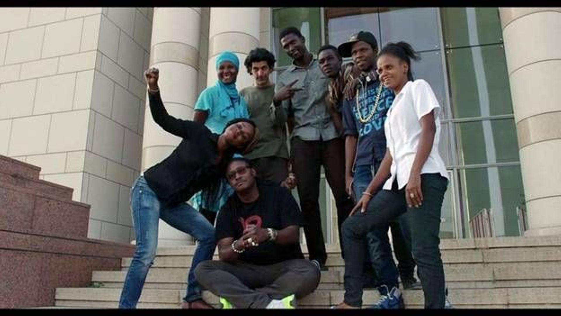 Tout le Baz'Art de Thierry Smits suivi de son doc 'En attendant Dieu ...