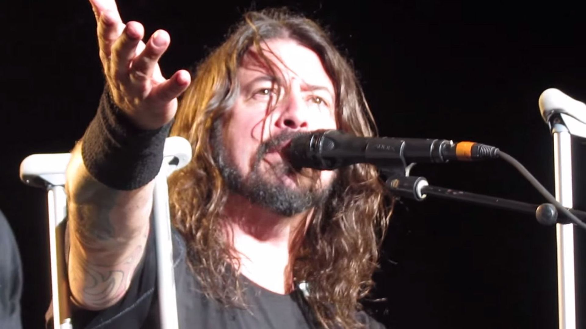 Drôle et émouvant: Dave Grohl repère un spectateur en larmes et l ...