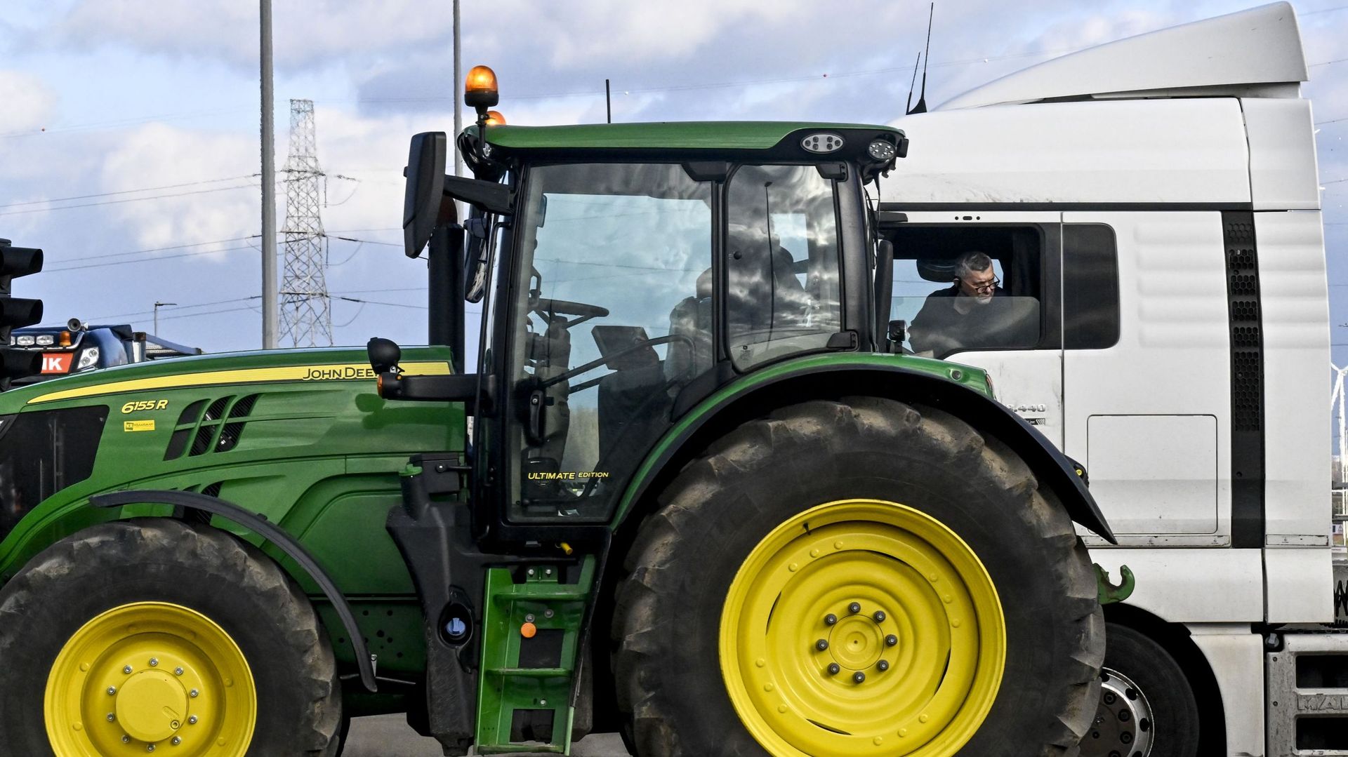 Mobilisation des agriculteurs : des centaines de tracteurs en route ...