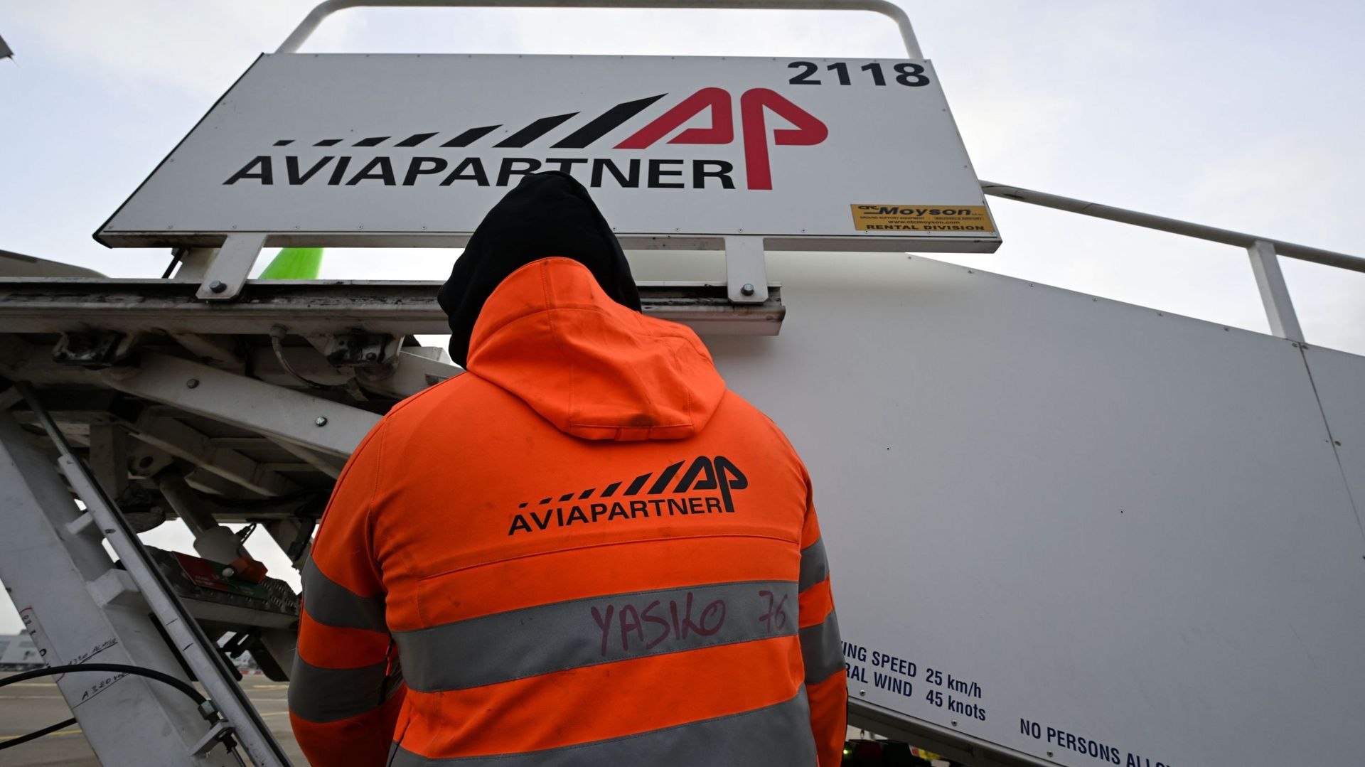 Brussels Airport : le traitement des bagages chez Aviapartner se ...