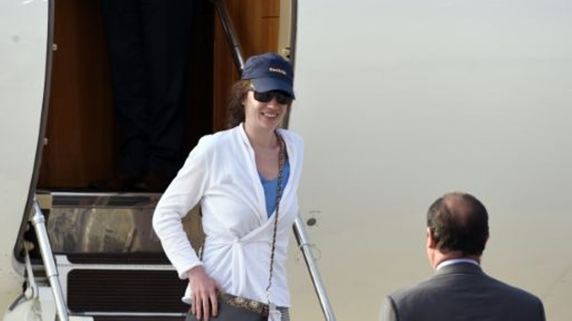 Fatiguée mais souriante, l'ex-otage au Yémen Isabelle Prime est rentrée ...