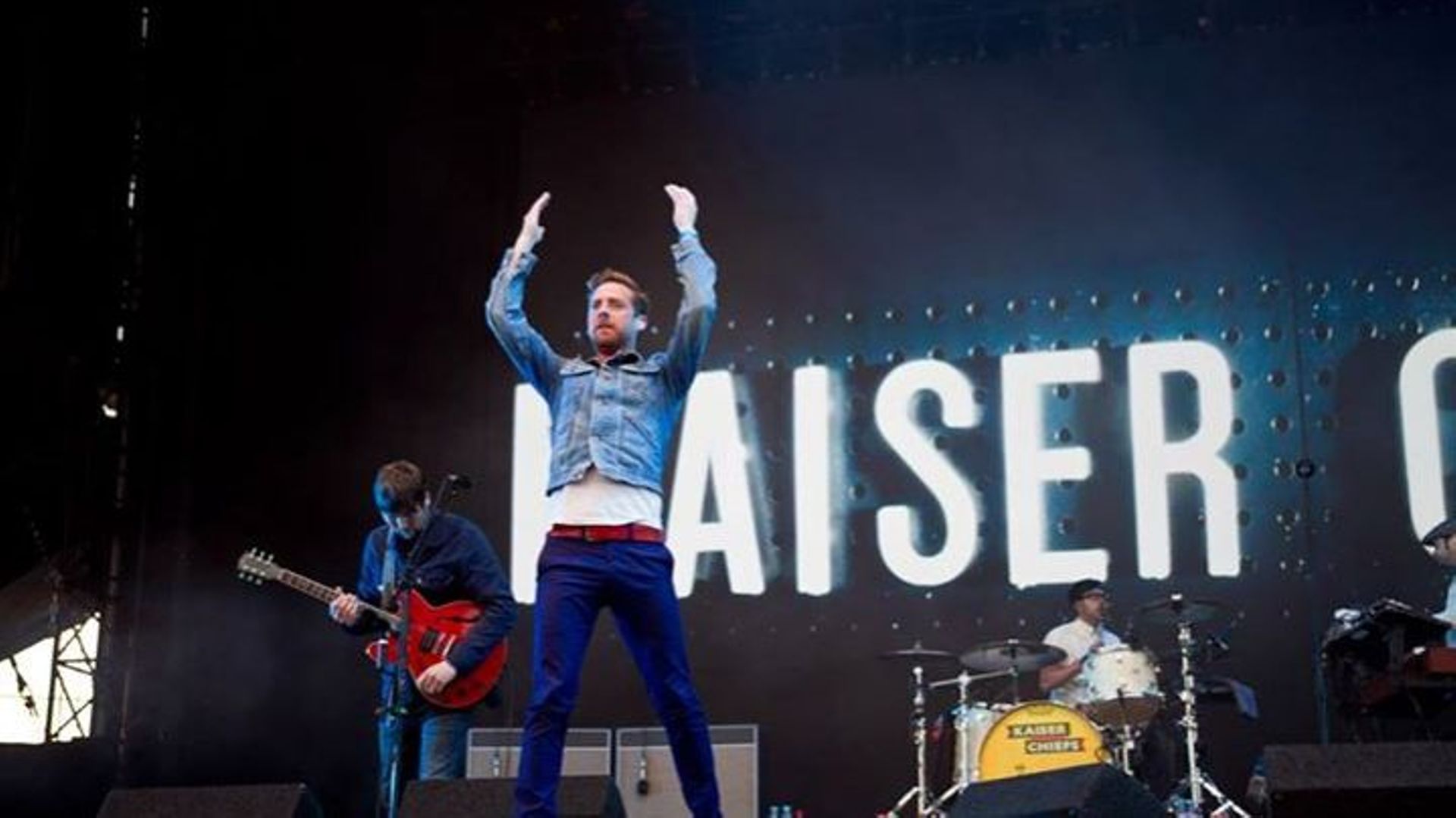 Toute l'ambiance des concerts de Kaiser Chiefs dans ce clip pour une ...