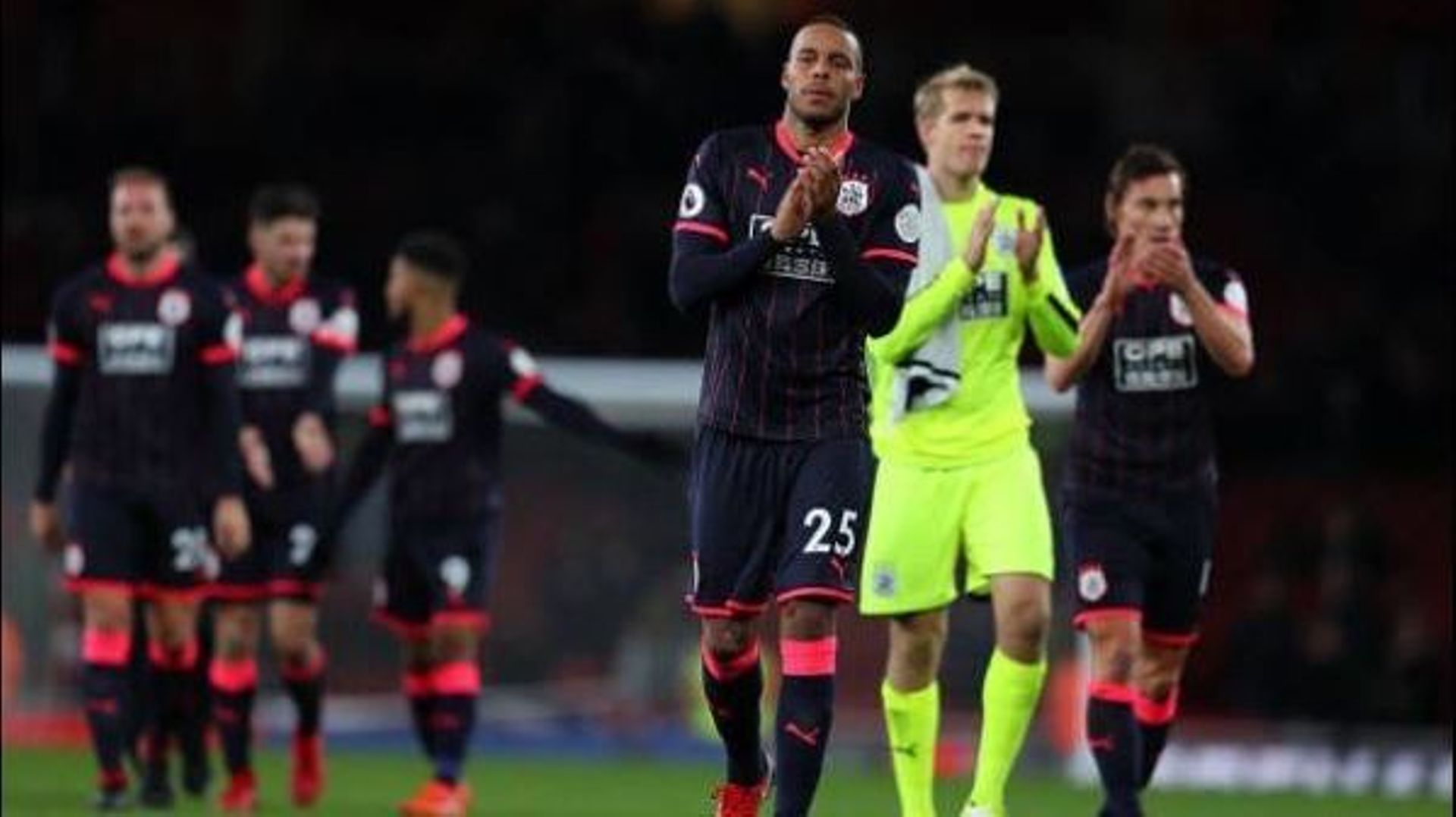 Eden Hazard et Courtois s'affrontent dans un duel insolite pour Noël