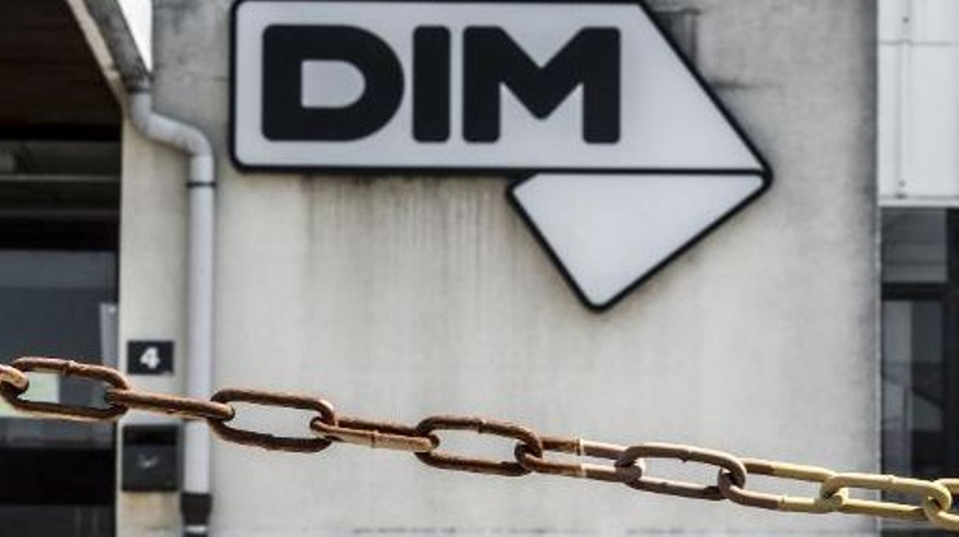 Un plan de restructuration plane sur la tête des salariés de Dim